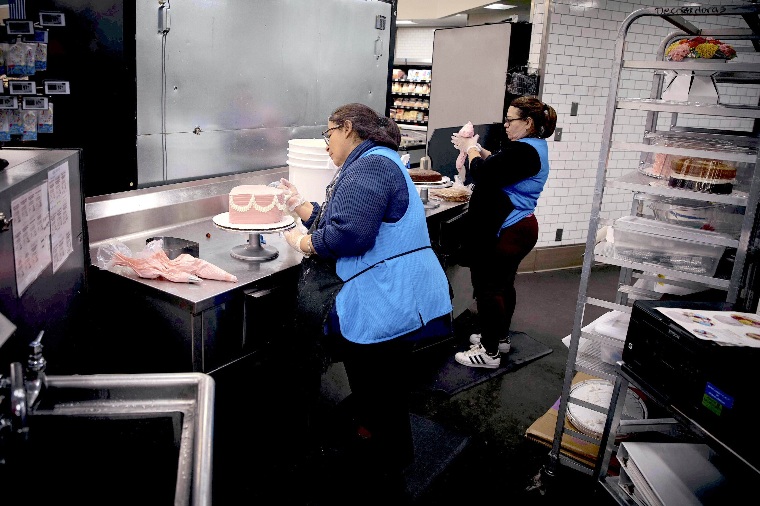 Walmart’s army of bakery decorators take the cake when it comes to ...